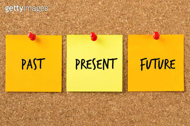 Past Present Future Sticky Notes on Corkboard (1226583527) - 게티이미지뱅크