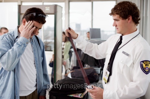 Security guard and traveler 이미지 (76750232) - 게티이미지뱅크