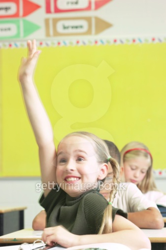 Smiling girl raising hand in class (87539285) - 게티이미지뱅크