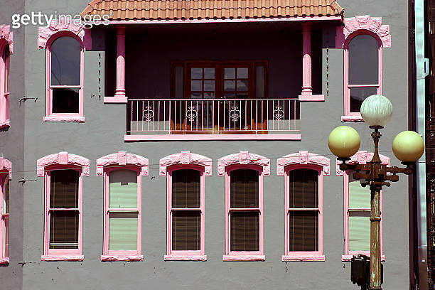 Pink Windows 이미지 (139542937) - 게티이미지뱅크