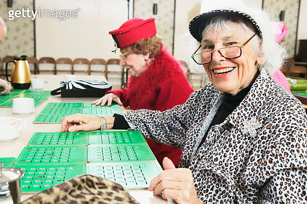 Portrait of a female bingo player (76662439) - 게티이미지뱅크