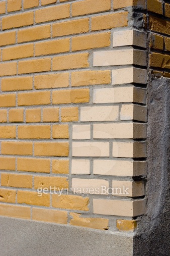 Poor quality brick repair 이미지 (115891446) - 게티이미지뱅크