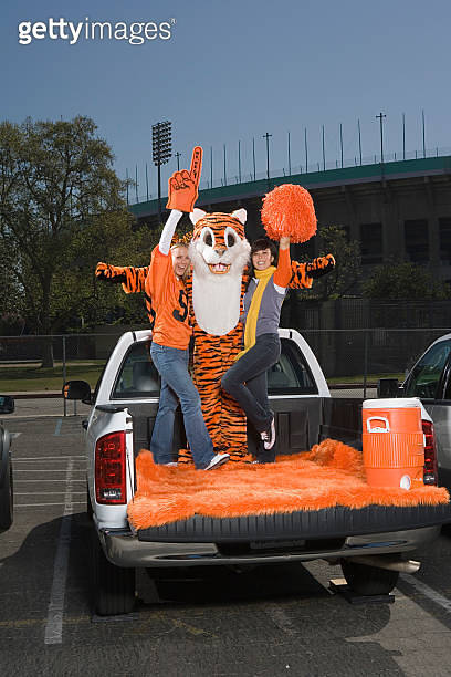 Cheering women and mascot 이미지 (80601906) - 게티이미지뱅크