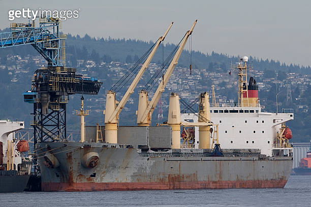 Rusty Bulk Carrier Ship 이미지 (112273114) - 게티이미지뱅크