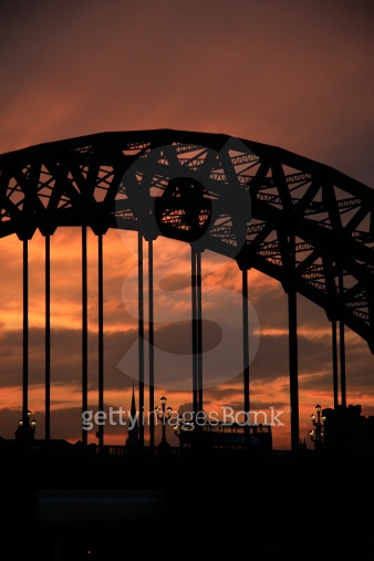 newcastle tyne bridge sunset 이미지 (140408073) - 게티이미지뱅크