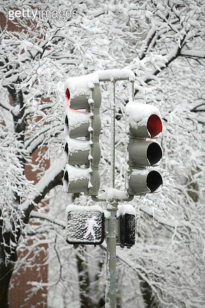Traffic Light After Snow Storm 이미지 (172710060) - 게티이미지뱅크