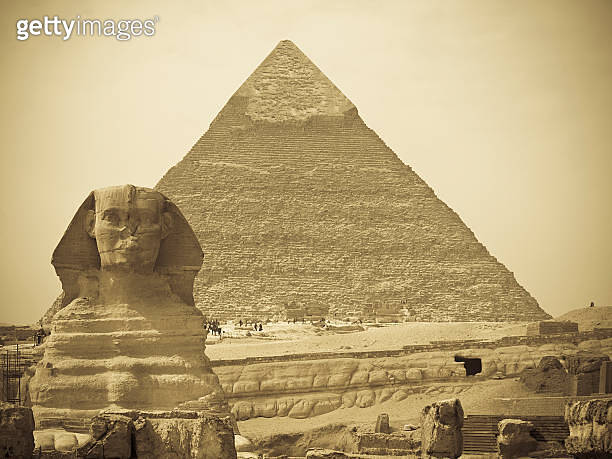 Sphinx and Pyramid 이미지 (104267768) - 게티이미지뱅크