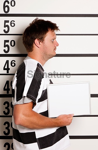 Mugshot of a Young Man in Prison Uniform 이미지 (183046422) - 게티이미지뱅크