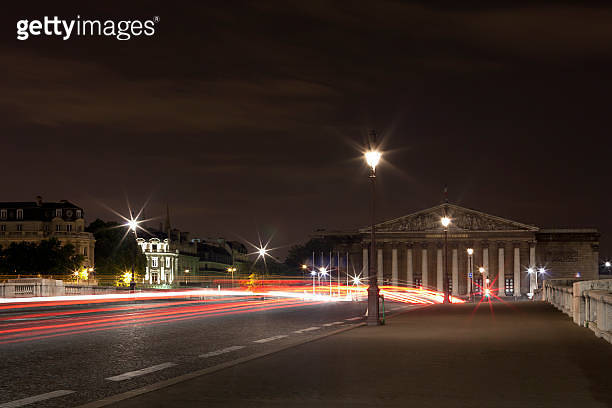 Paris at night with a beautiful streetlights and buildings 이미지 ...