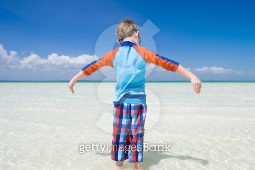 Little boy in shallow water 이미지 (148975503) - 게티이미지뱅크