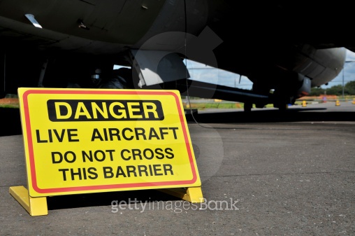 Danger - Live Aircraft Warning Sign 이미지 (461280415) - 게티이미지뱅크