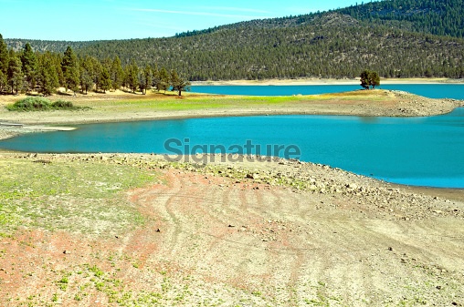 Lakebed exposed by drought at reservoir in Oregon 이미지 (174774919) - 게티이미지뱅크
