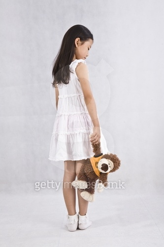Standing little girl, back view 이미지 (a2256079) - 게티이미지뱅크
