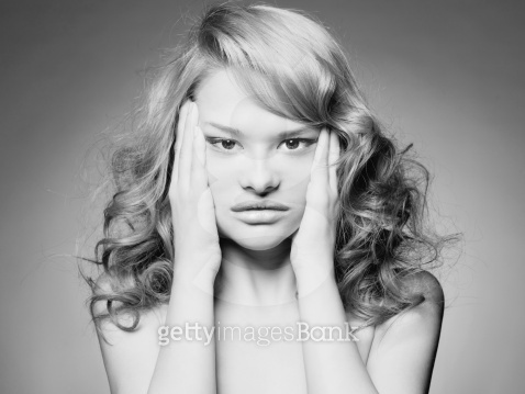 Woman stretching her face 이미지 (149129713) - 게티이미지뱅크