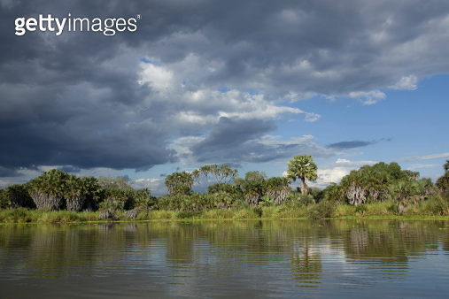 African lagoon with dramatic sky, Selous game reserve Tanzania 이미지 ...