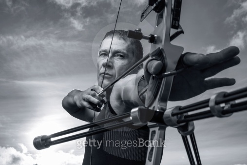 Man with bow and arrows 이미지 (460432015) - 게티이미지뱅크