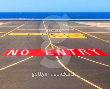 no entry sign at the runway 이미지 (179056616) - 게티이미지뱅크