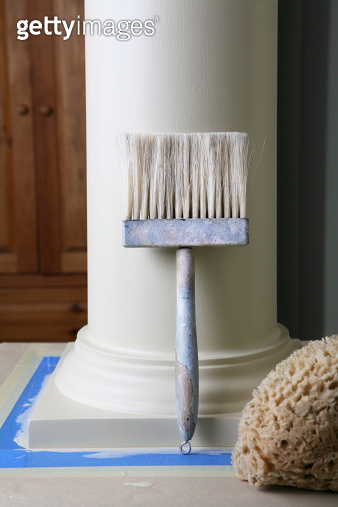 Paint Brush and Column 이미지 (172766018) - 게티이미지뱅크