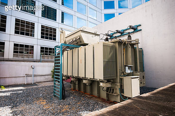 High-voltage transformer in highrise building (180696727) - 게티이미지뱅크