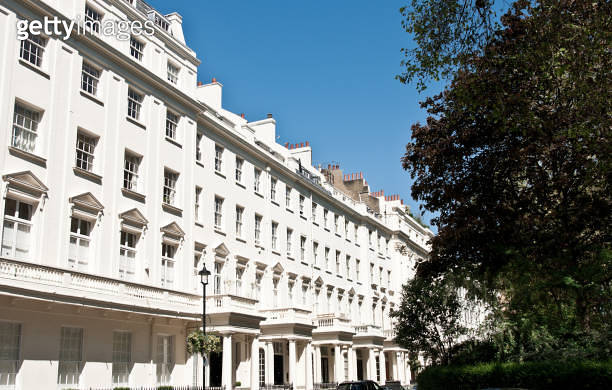 london architecture: classic white buildings in leafy courtyard 이미지 ...