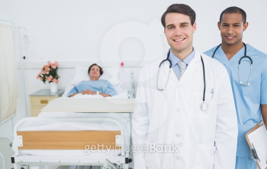 Two smiling doctors with patient in hospital 이미지 (486482855) - 게티이미지뱅크