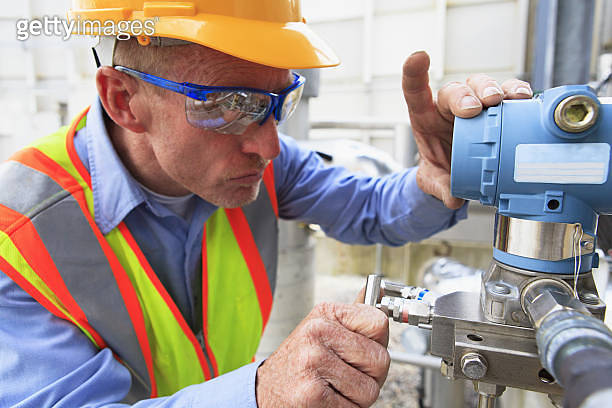 Engineer at electric power plant examining a transducer 이미지 (460718031 ...