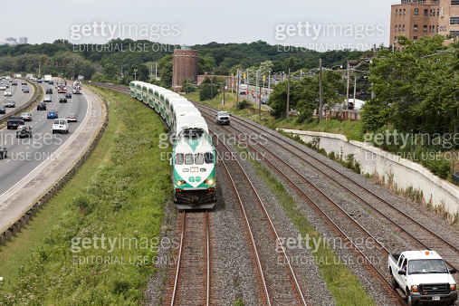 Toronto's commuter trains known as the Go 이미지 (459392087) - 게티이미지뱅크