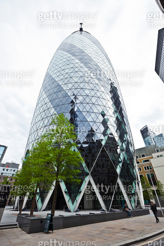 Gherkin skyscraper (Cucumber Building or the Swiss Re Building) 이미지 ...