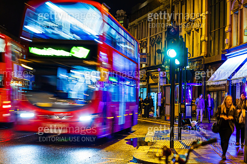 Shoreditch High Street, London at night 이미지 (459270469) - 게티이미지뱅크