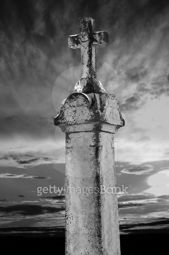 Gothic Cross-shaped tombstone (177636425) - 게티이미지뱅크