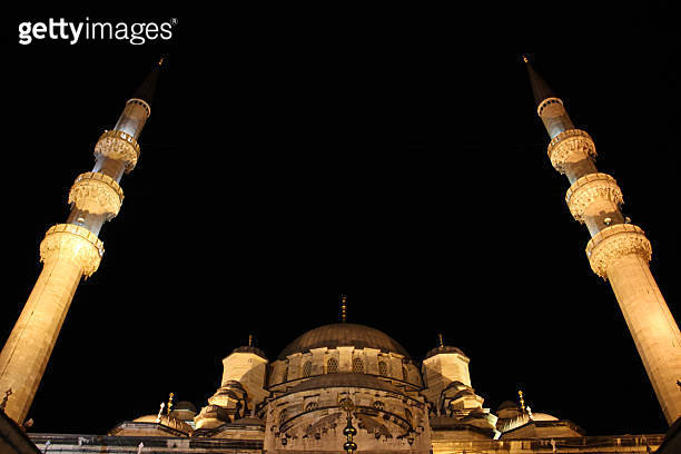 The night view of New mosque in Istanbul/Turkey. 이미지 (180115140) - 게티이미지뱅크