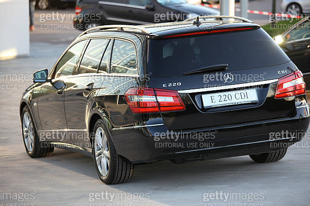Mercedes Benz E220 CDI T-model back view 이미지 (458989373) - 게티이미지뱅크