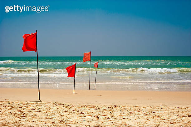 Swimming is dangerous in ocean waves. Red warning flag flapping 이미지 ...
