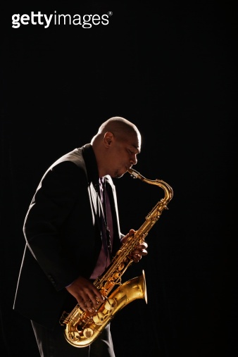 Side View Of Man Playing Saxophone 이미지 (460938197) - 게티이미지뱅크