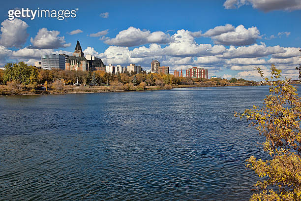 Horizontal Image of Saskatoon Skyline in Autumn 이미지 (187355739) - 게티이미지뱅크