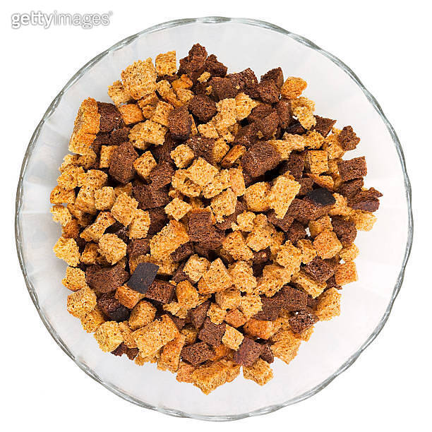dried rye bread pieces in glass bowl 이미지 (451992615) - 게티이미지뱅크
