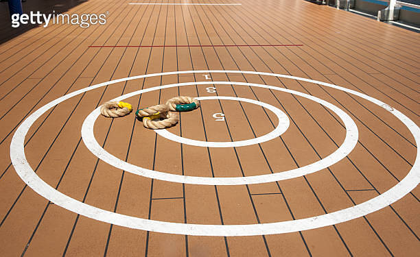 White rings painted on deck of ship 이미지 (163743323) - 게티이미지뱅크