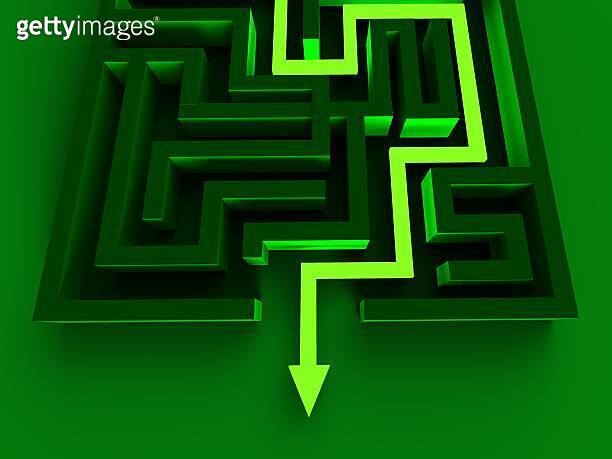 Solving Maze Shows Puzzle Way Out (455182427) - 게티이미지뱅크