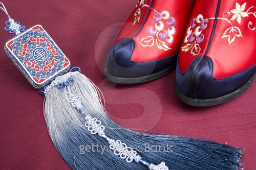 Close up of traditional Korean shoes and embellishment 이미지 (a4002428 ...