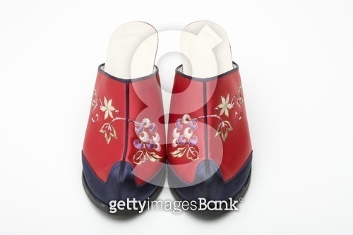 Red traditional Korean shoes 이미지 (a4003125) - 게티이미지뱅크