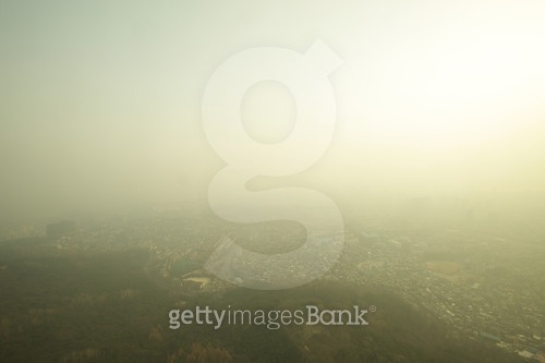 Aerial view of smoggy urban cityscape 이미지 (a4002849) - 게티이미지뱅크