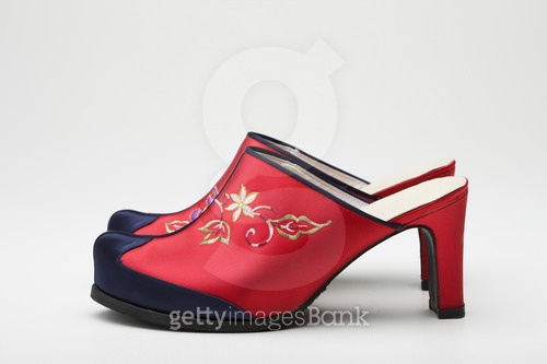 Red traditional Korean shoes 이미지 (a4002930) - 게티이미지뱅크