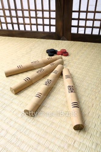 Traditional Korean board game (a4002133) - 게티이미지뱅크