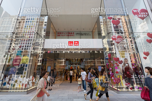 Uniqlo Flagship Store in Ginza, Tokyo, Japan 이미지 (459256963) - 게티이미지뱅크