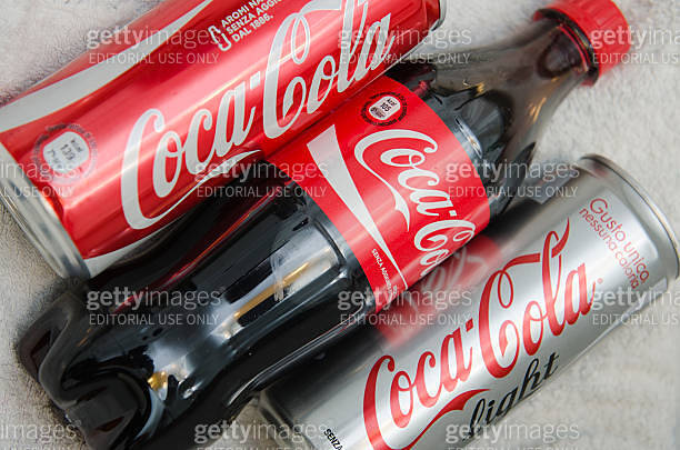 Three type of Coca Cola Cans and bottle (458475379) - 게티이미지뱅크