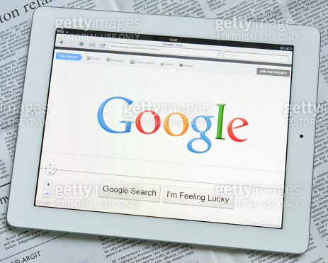 Apple Ipad 2 with Google search engine on screen 이미지 (458615261) - 게티이미지뱅크