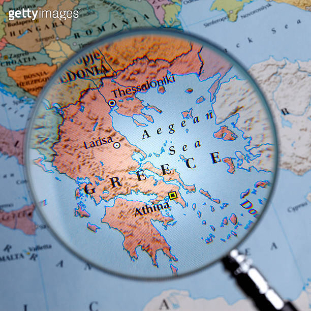 Magnifying glass over a map of GREECE (459973931) - 게티이미지뱅크