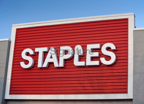 Staples office supply store sign (458087669) - 게티이미지뱅크