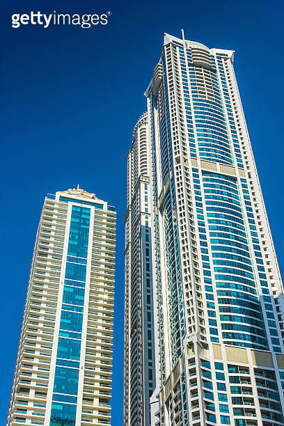 High rise buildings and streets in Dubai, UAE (180098746) - 게티이미지뱅크