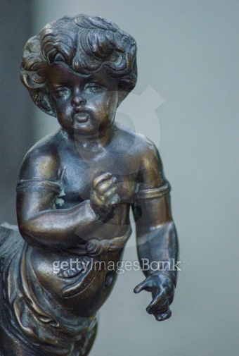 Gothic statue of a child 이미지 (496198519) - 게티이미지뱅크